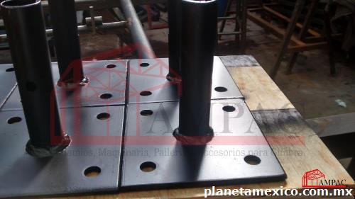 Base plana sencilla para andamio en Tecámac de Felipe Villanueva